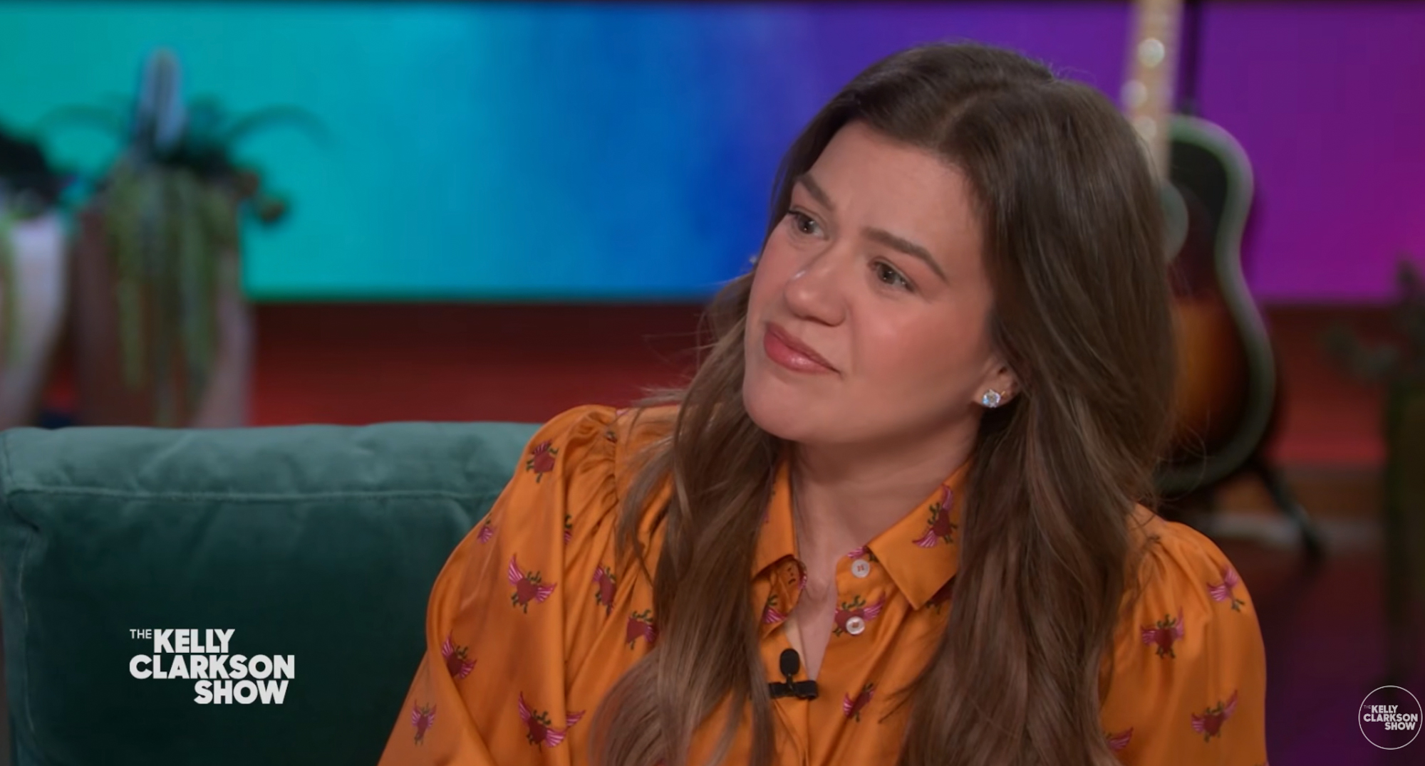 Kelly Clarkson cries discussing end of talk show in emotional interview