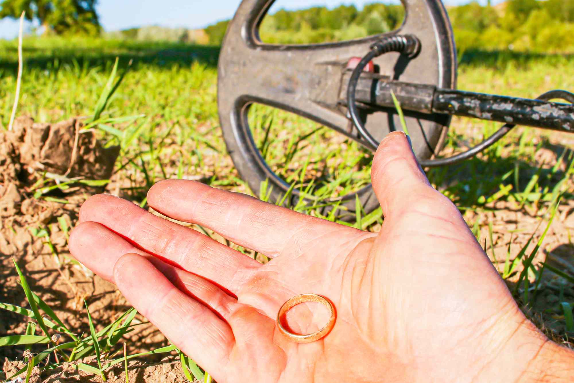 Man lost his wedding ring on his honeymoon. Then his wife paid someone ...