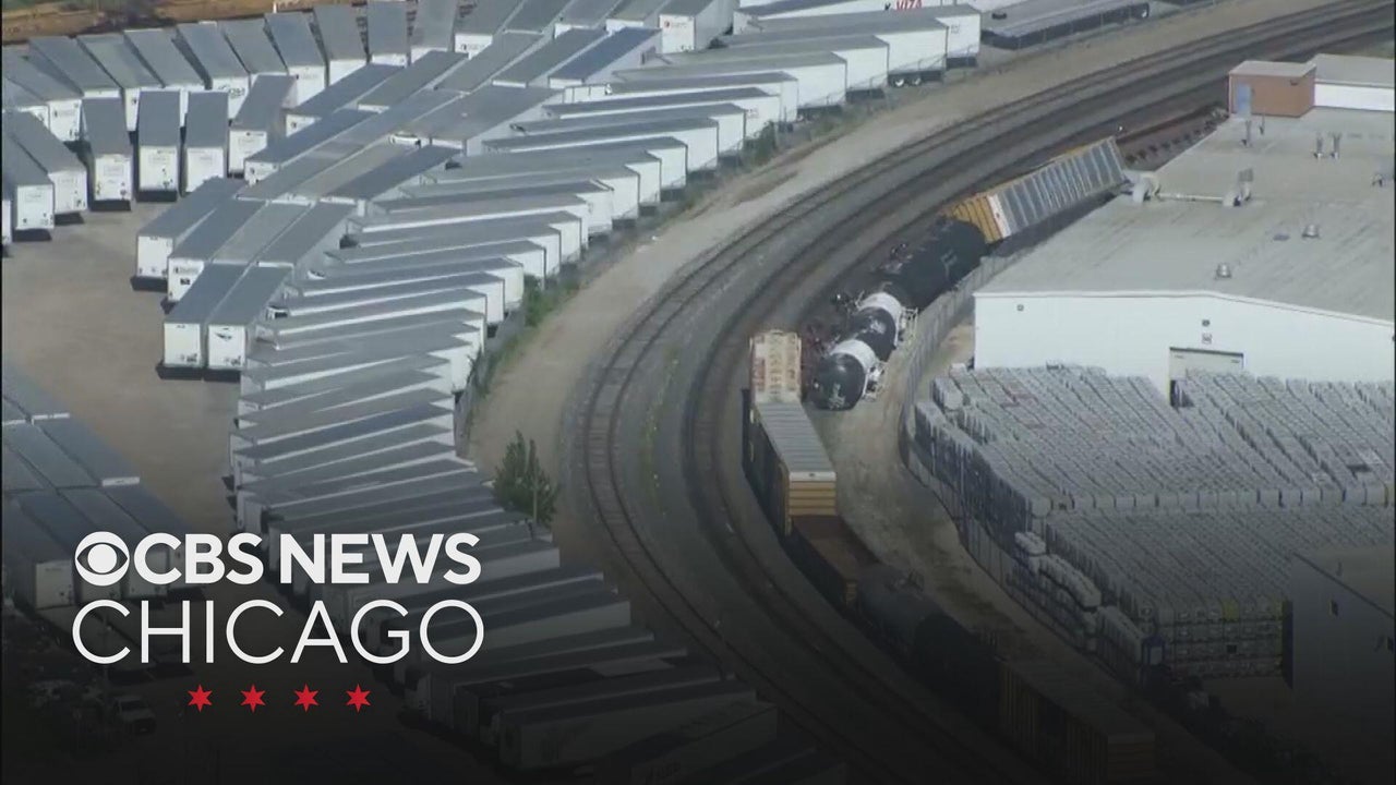 Posen freight train derailment shuts down intersection