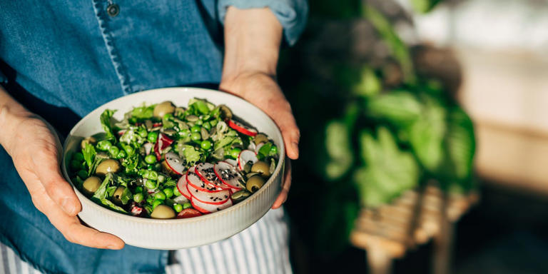 I'm a dietitian, and this is how you can eat more fiber every day