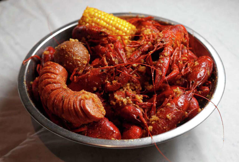 FIFA World Cup tourists may catch Texas crawfish season's final boils