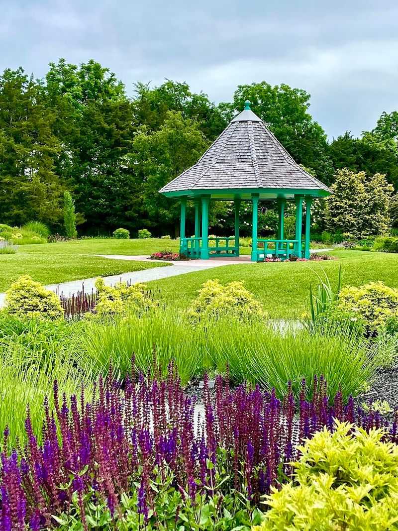 This secluded New Jersey estate offers the most breathtaking rose ...