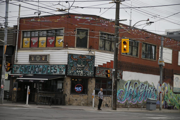 Music lovers urge City Hall to pick Sneaky Dee’s over condos