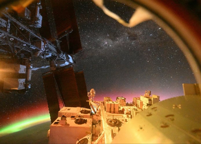 Astronauta registra auroras e estrelas raras da ISS em foto do espaço