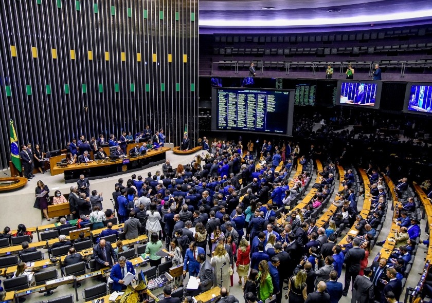 PEC da 6×1 cria regra para trabalhador “hipersuficiente” com salário ...