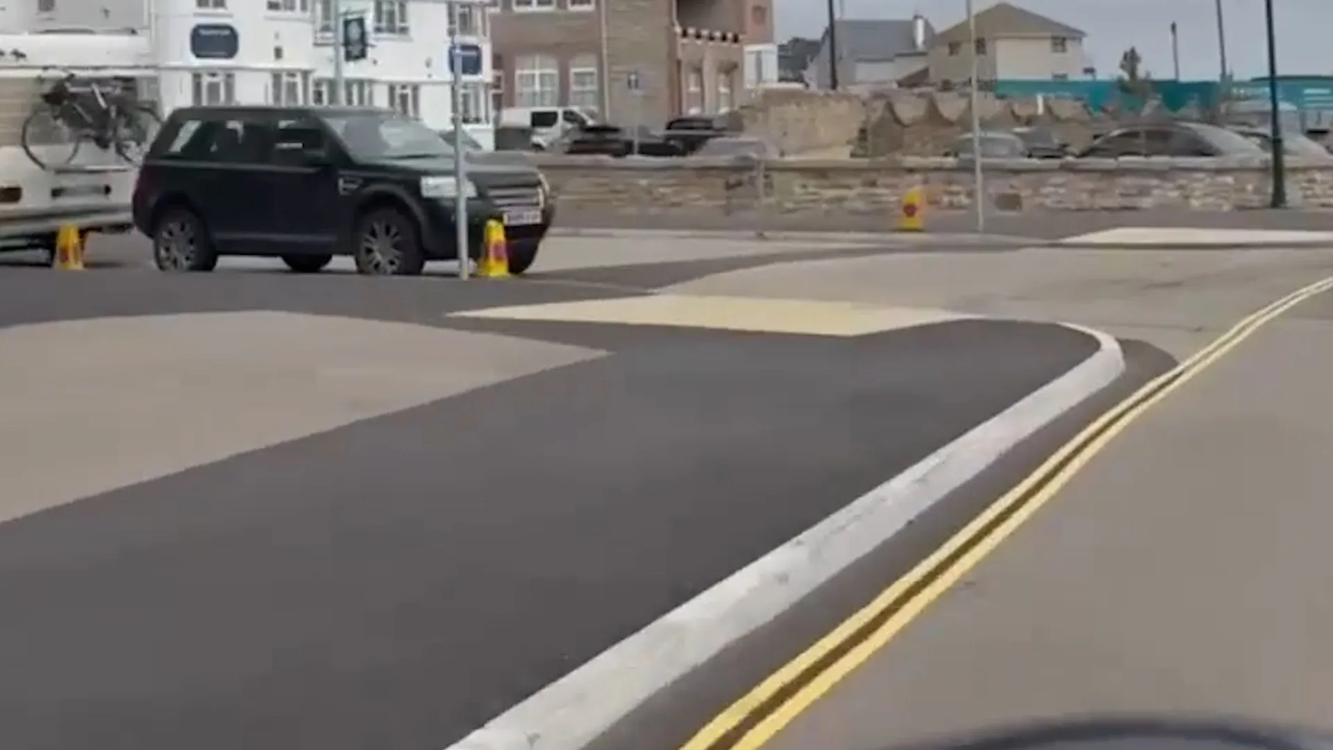 Drivers baffled by double yellow lines painted across T-junction
