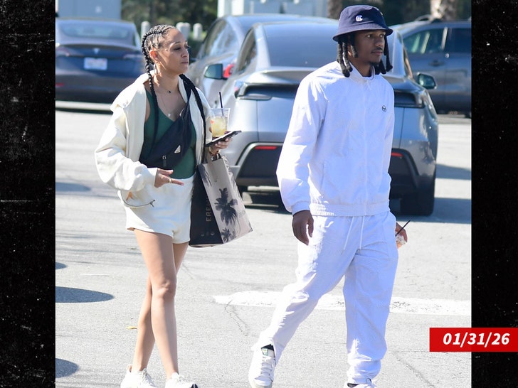 Tia Mowry hard launches new man since her divorce, see the pic!