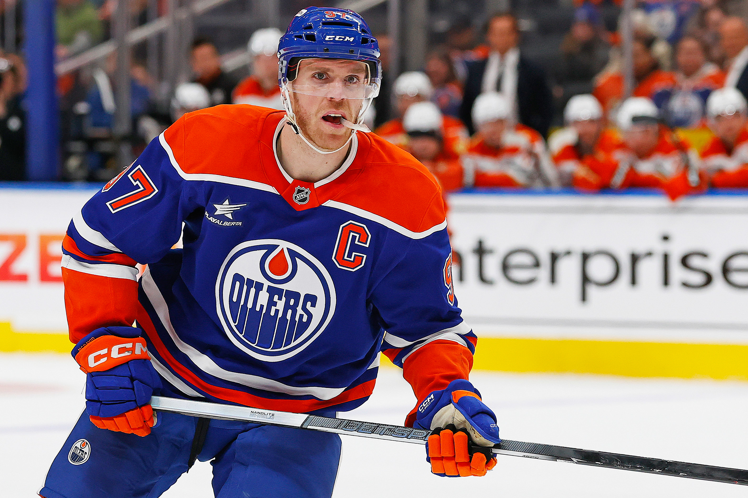 Connor McDavid waiting before making 100% commitment to Oilers future