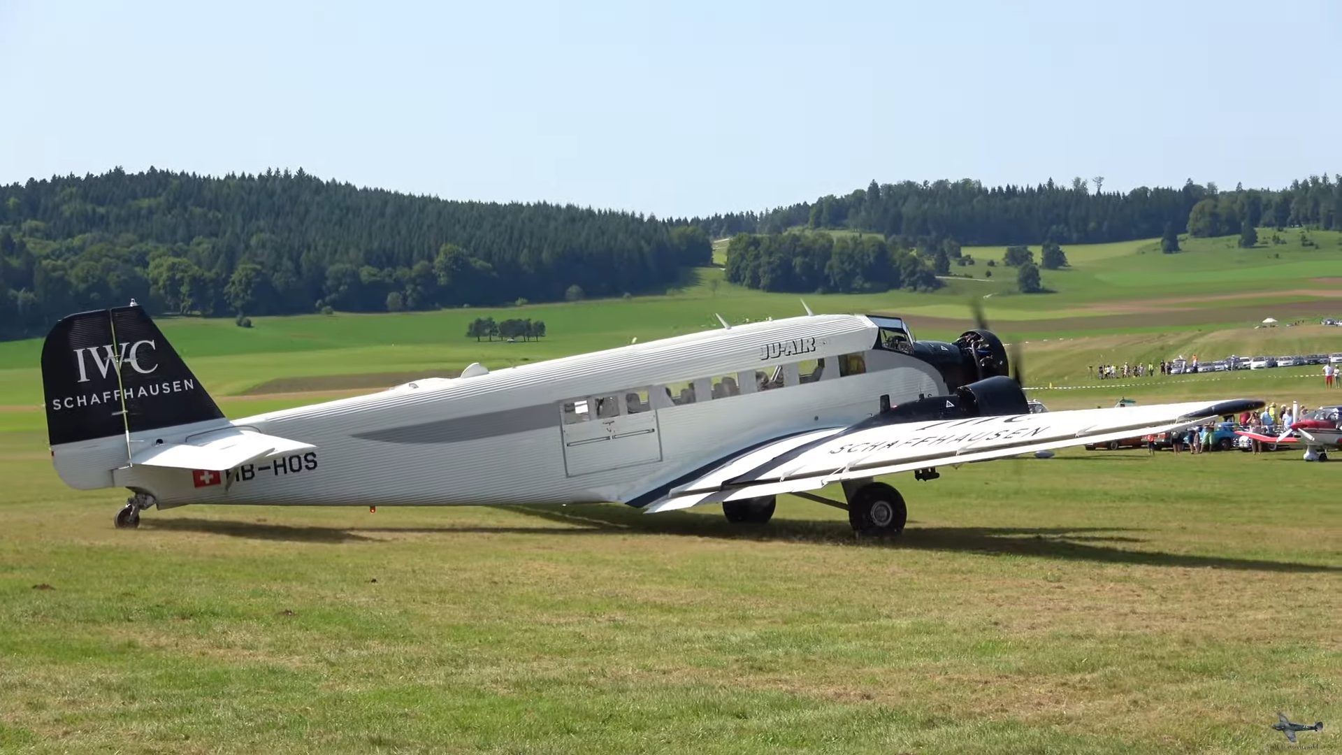 Watch this Ju 52 come to life - The engine start sounds pure vintage