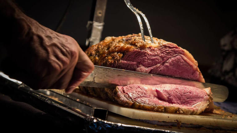 McCormick & Schmick's steak and seafood chain closes 80 locations