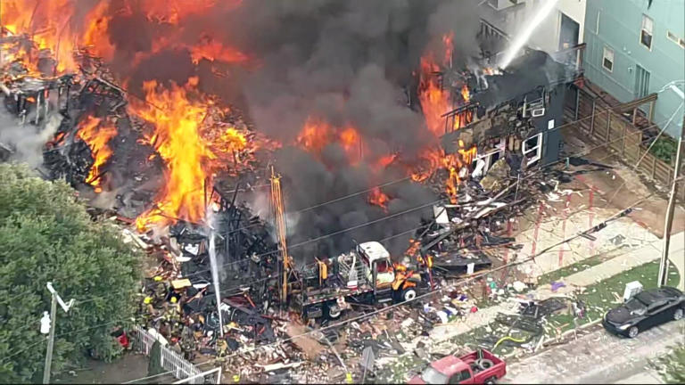 Large fire, possible explosion destroy Dallas apartment building