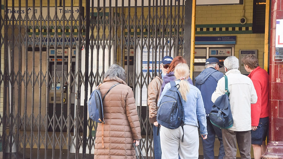 RMT sets June Tube strike dates as talks stall