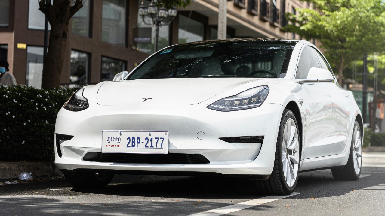 Tesla’s unsupervised robotaxi fleet just shrank to 20 vehicles across ...