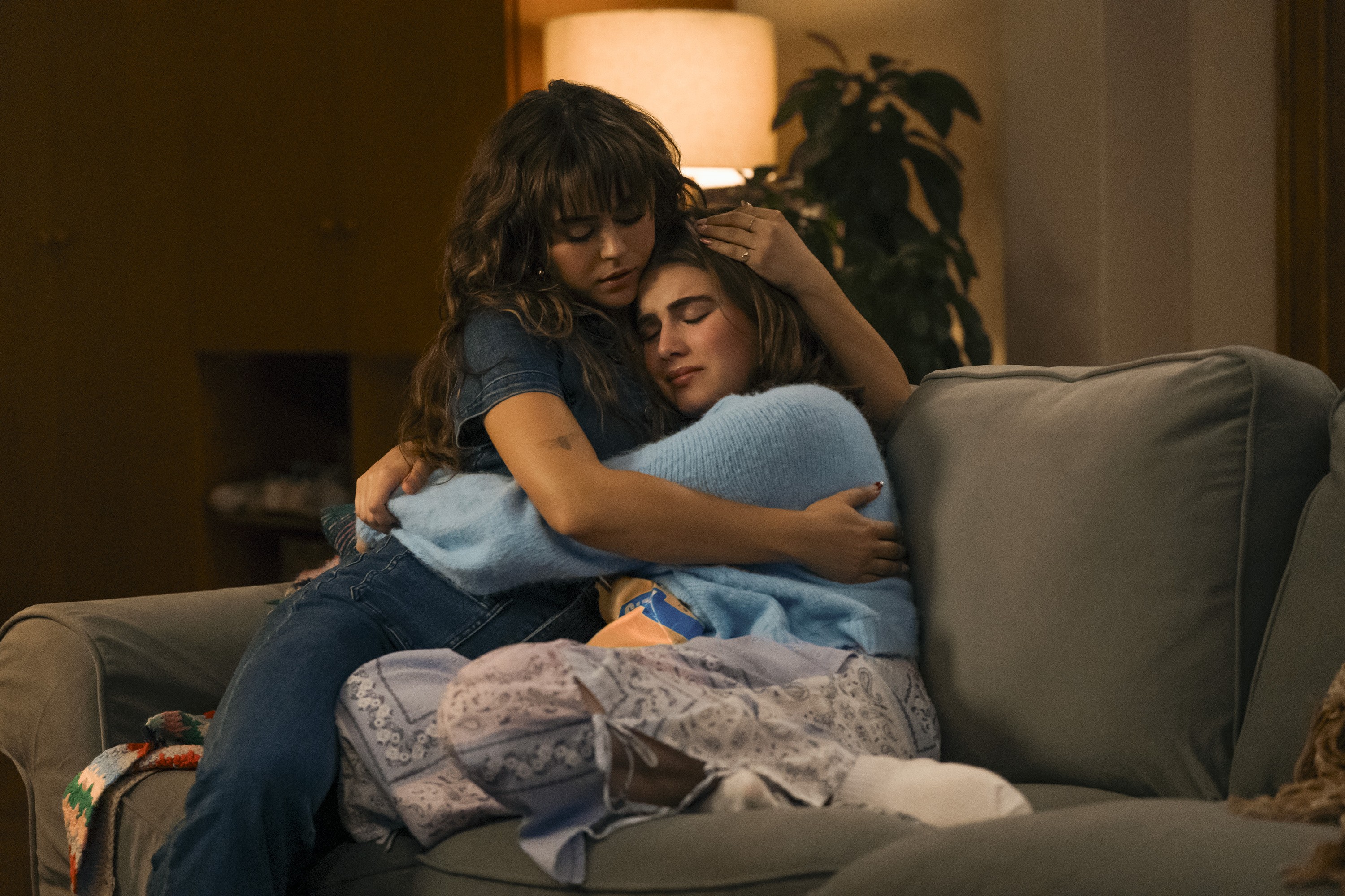 Off campus: Allie e Hannah ensinam que amizade é acolher o tempo do outro