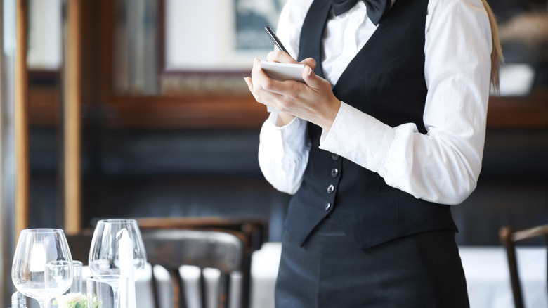 Waiters see one drink ordering quirk as a major red flag