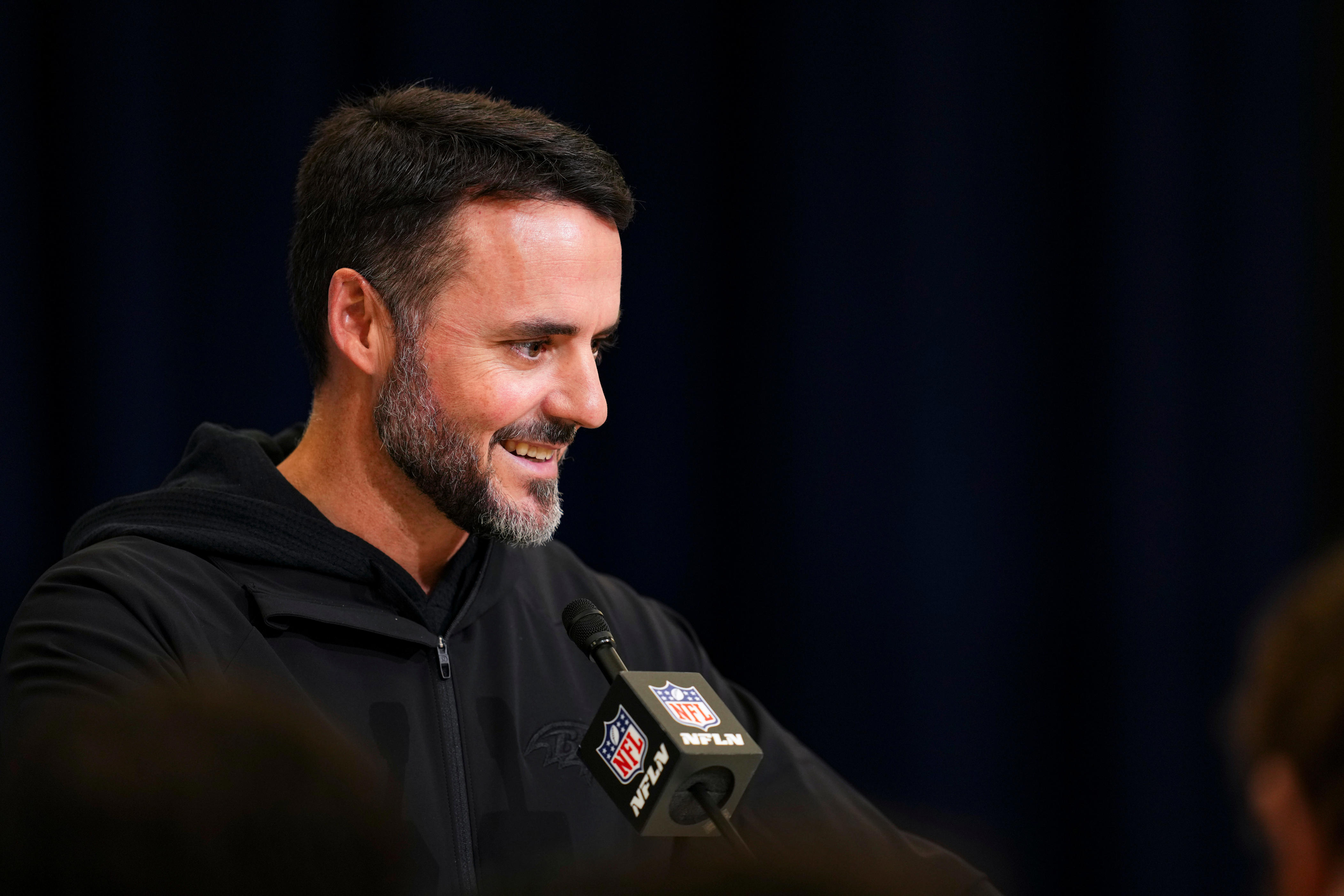 Jesse Minter details Ravens competition at the center position