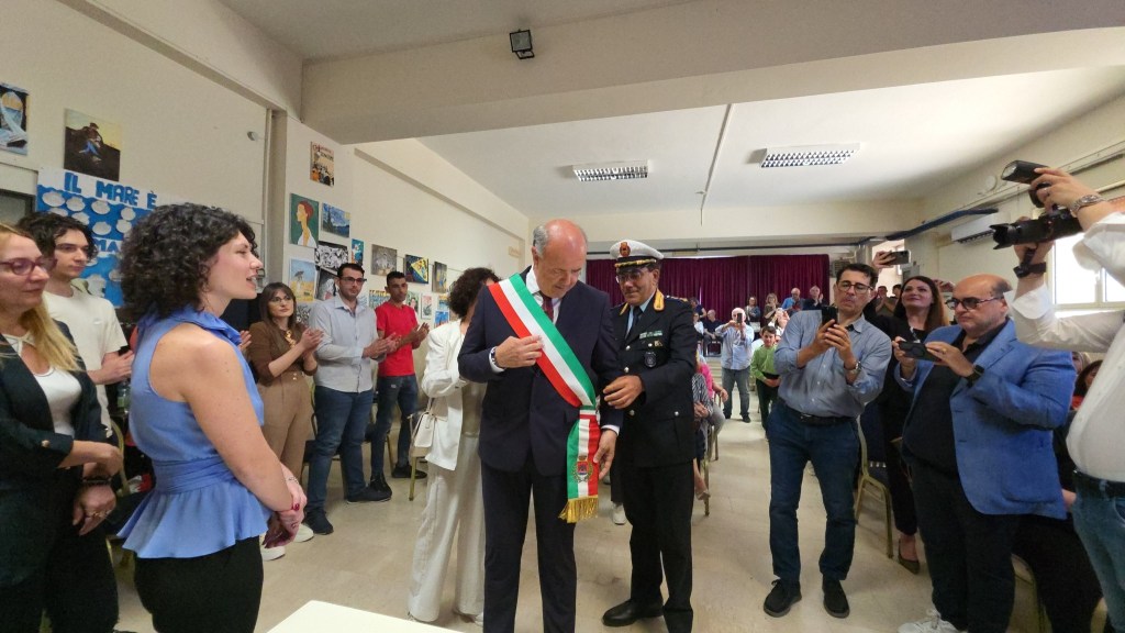 Milazzo. Midili indossa nuovamente la fascia tricolore tra emozione e ...