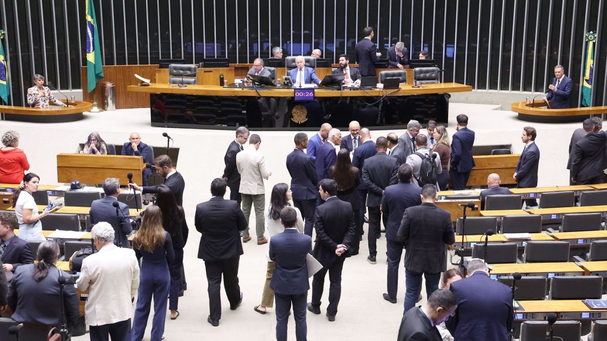 Câmara aprova texto-base da PEC que amplia imunidade tributária de igrejas