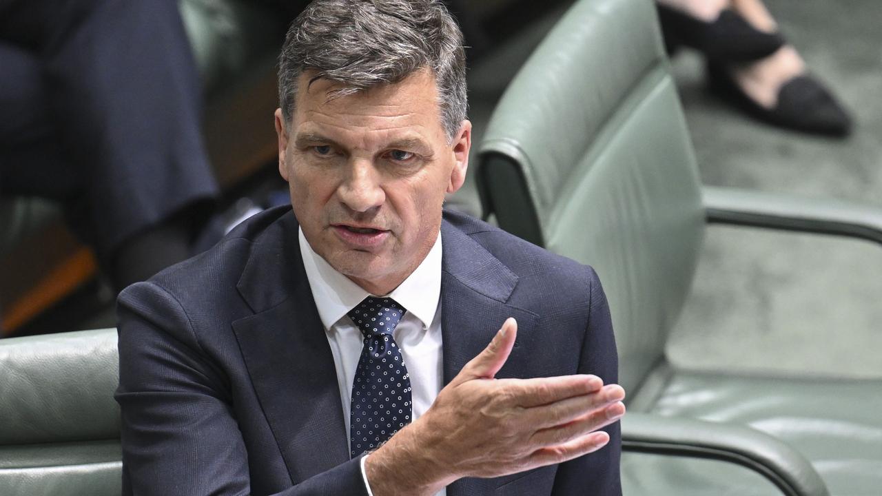 Taylor doubles down on 'arrogant prick' jab directed at PM