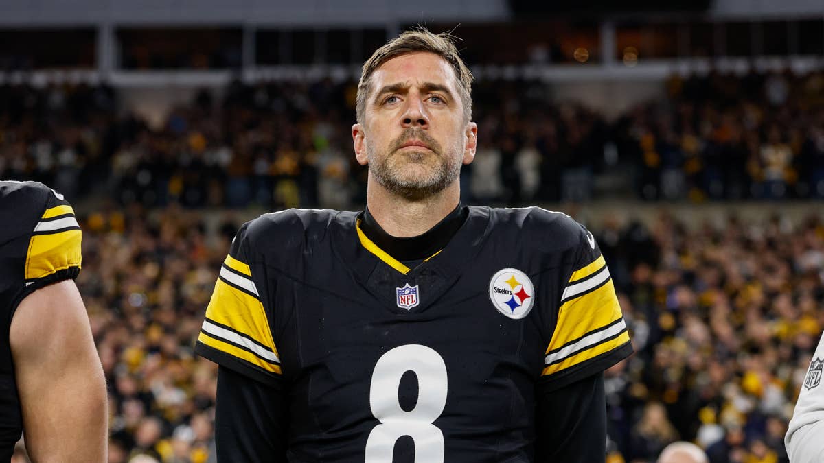 Aaron Rodgers' viral photo with wife is fake: What you need to know