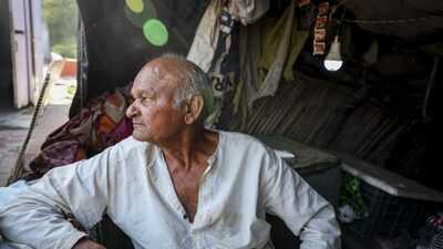 Forgotten by capital-dwellers, Hathi Basti clings to its elephant legacy