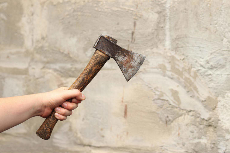 Why 90% of humans are right-handed: It’s how we walk