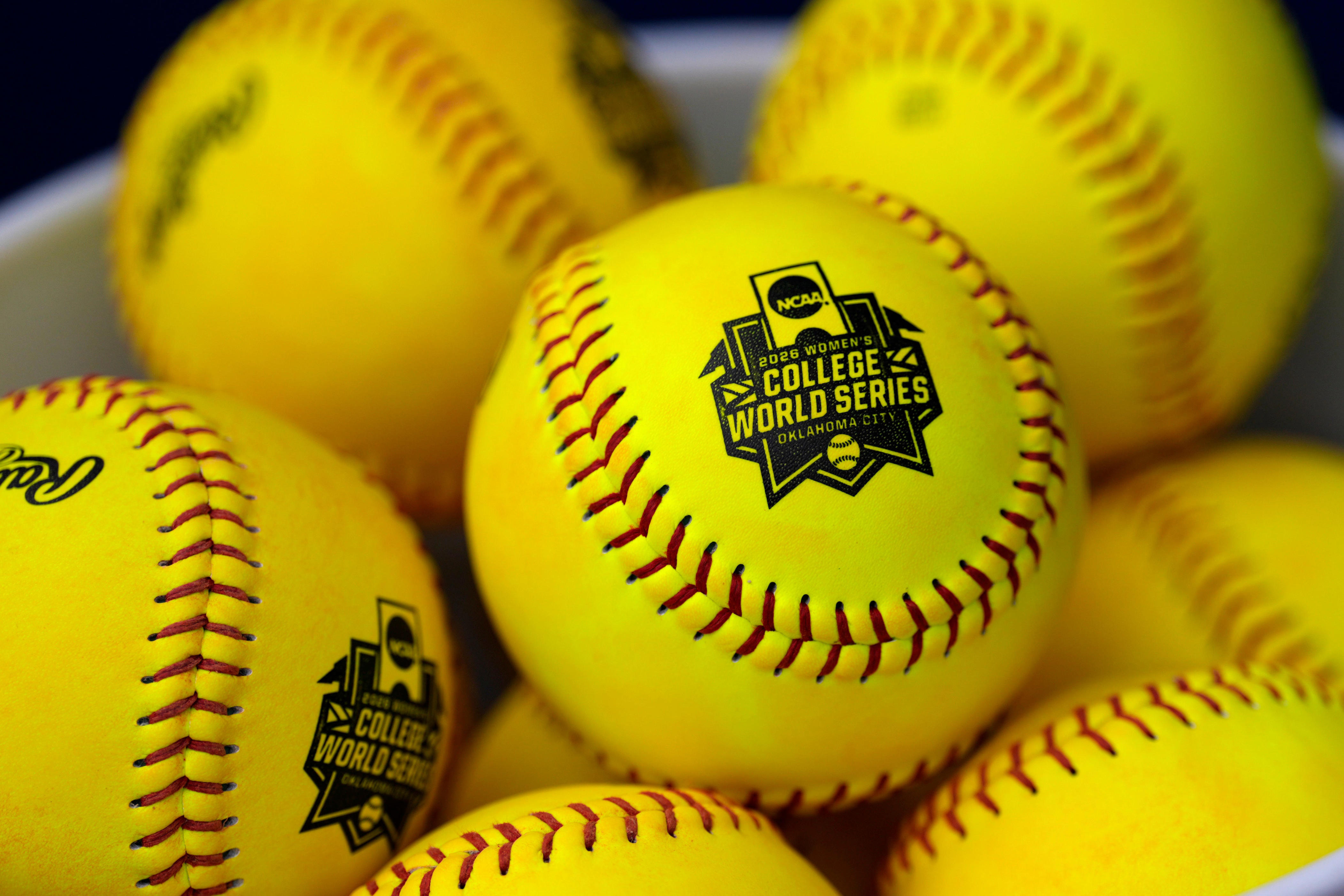 WCWS schedule today: Scores, bracket, TV for NCAA softball Women ...
