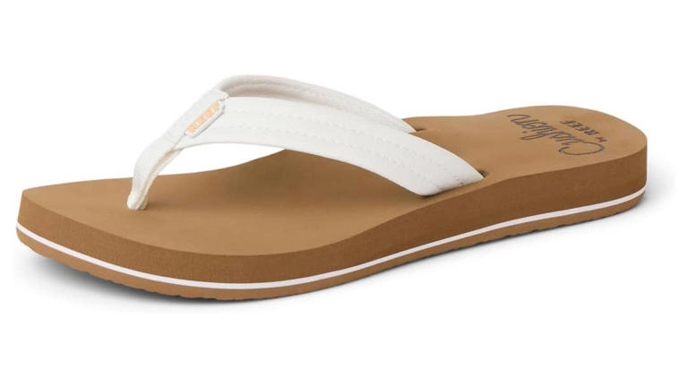 Amazon's supportive and cushiony flip-flops that feel like 'walking on ...
