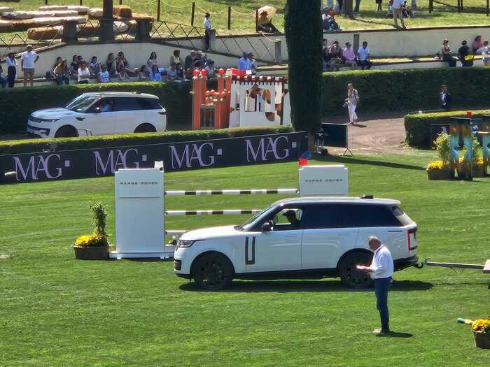 Range Rover torna a Piazza di Siena, partnership rinnovata per l'evento ...