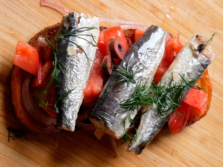 Las sardinas en lata están bien con un poco de limón, pero en tostada ...
