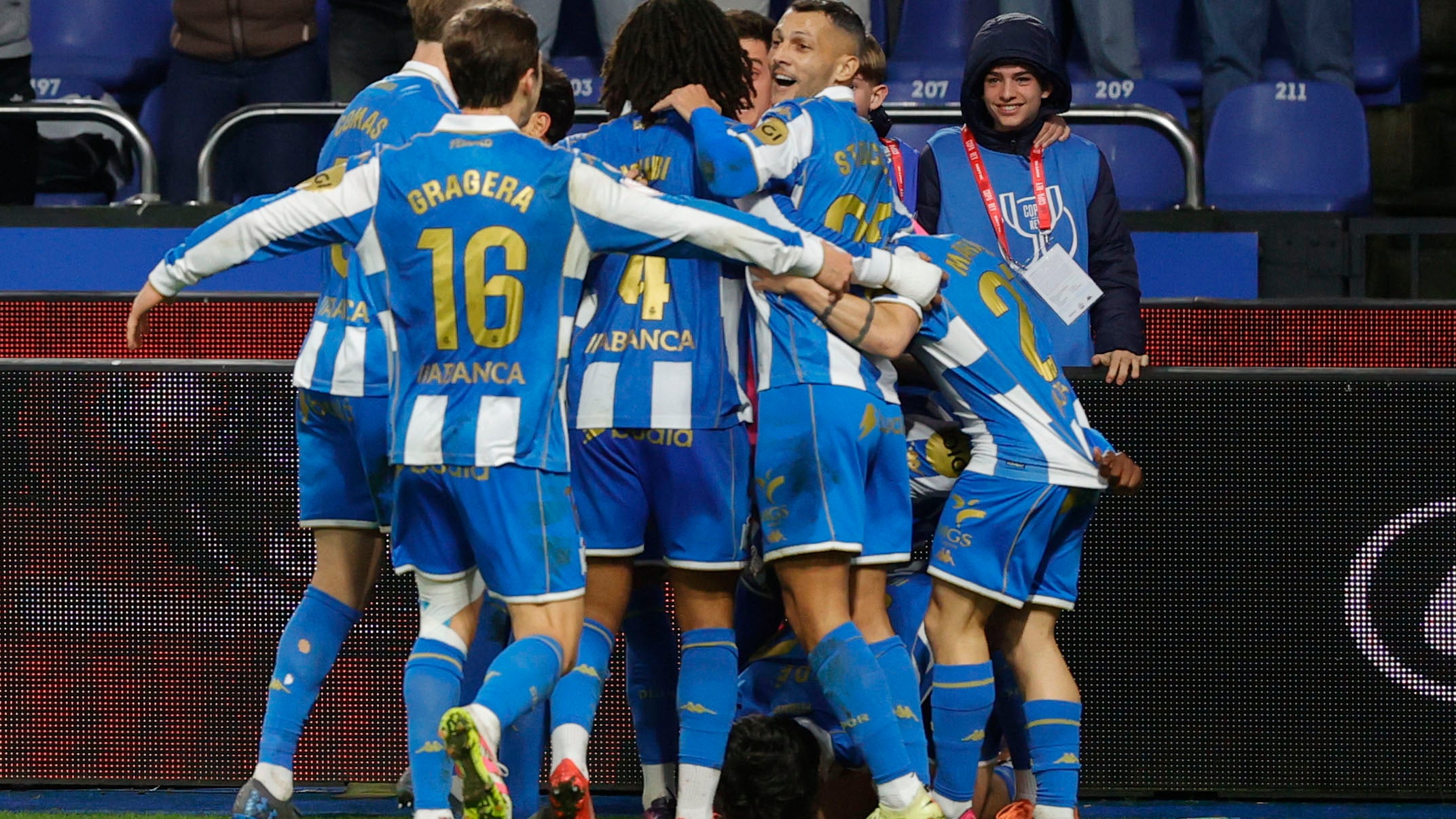 Tras ascender a Primera División, el Deportivo de la Coruña ya trabaja ...