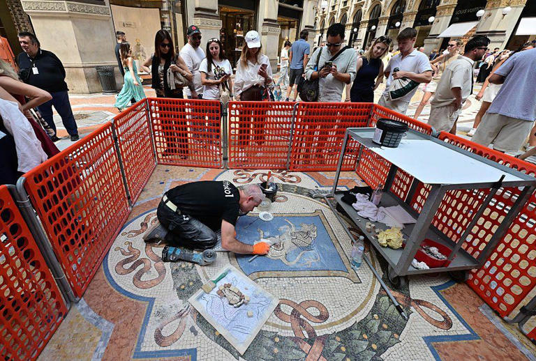 Italy gives bull mosaic testicles worn down by spinning tourists some TLC