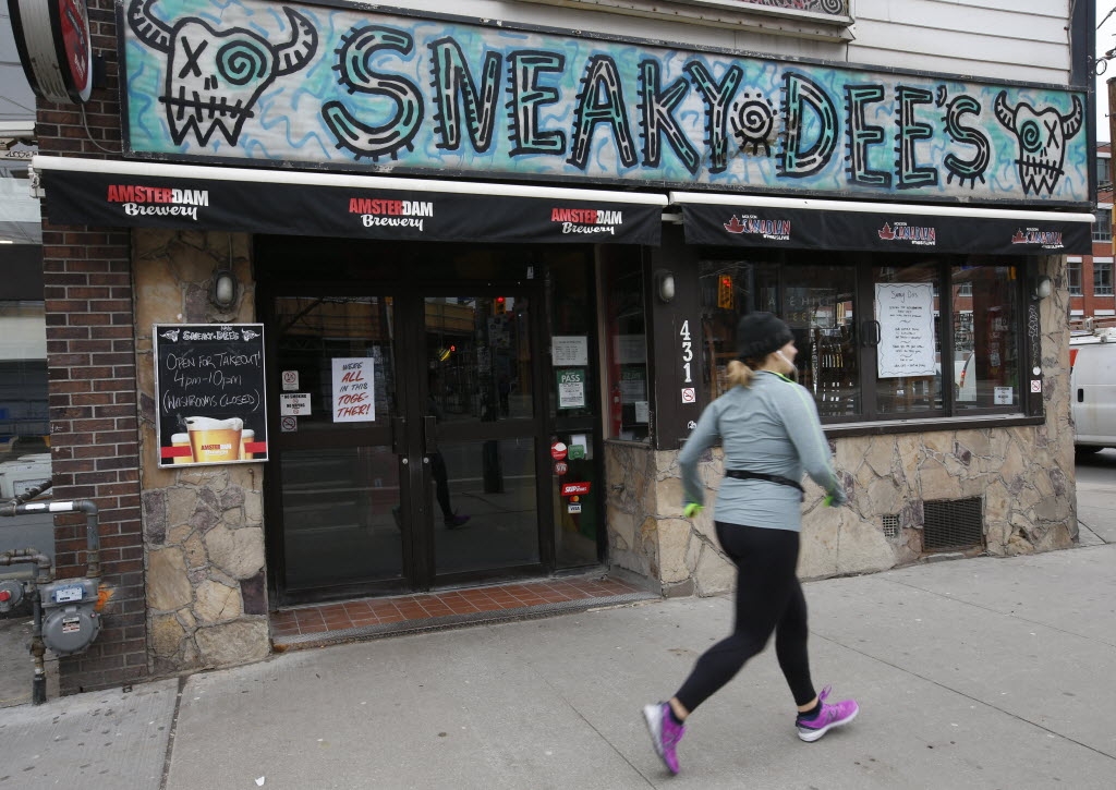 Music lovers urge City Hall to pick Sneaky Dee’s over condos