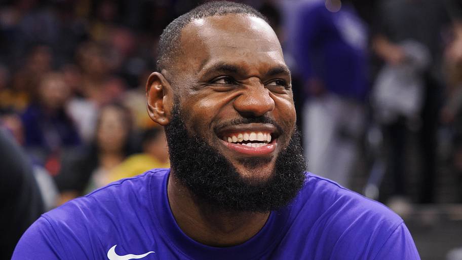 Lakers fans are already laughing off Cavaliers fans’ LeBron James delusions