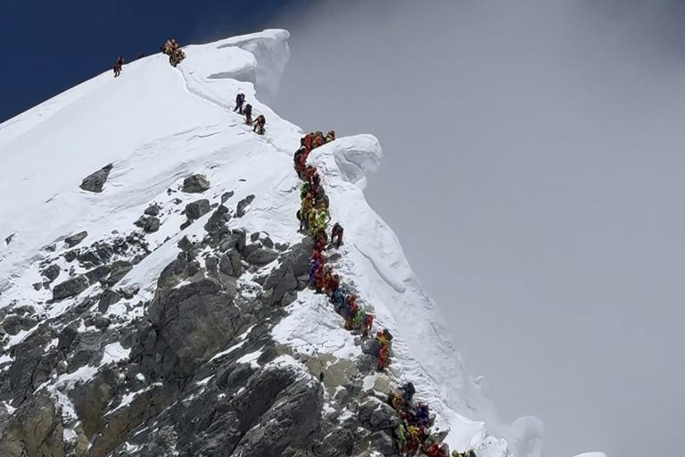 US climber smashes Mount Everest speed record by an hour!