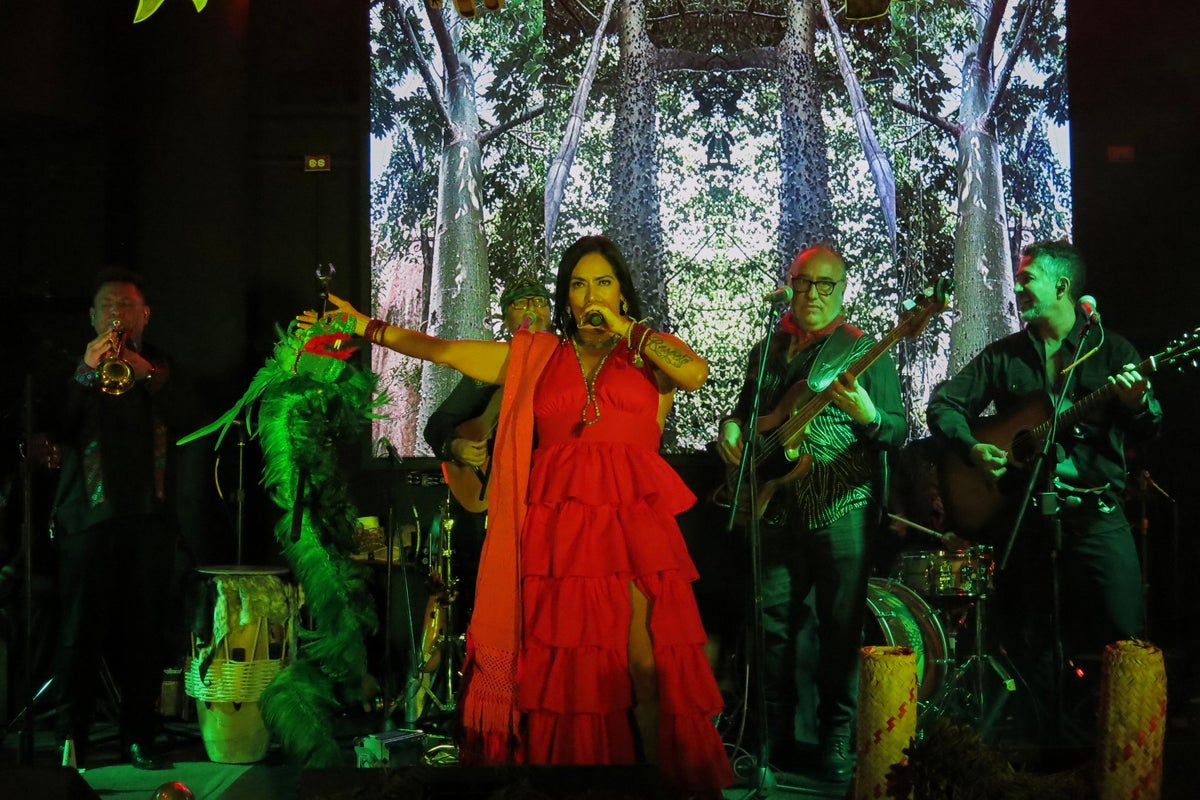 Lila Downs lanza “Cambias mi mundo”, previo a su participación en el ...