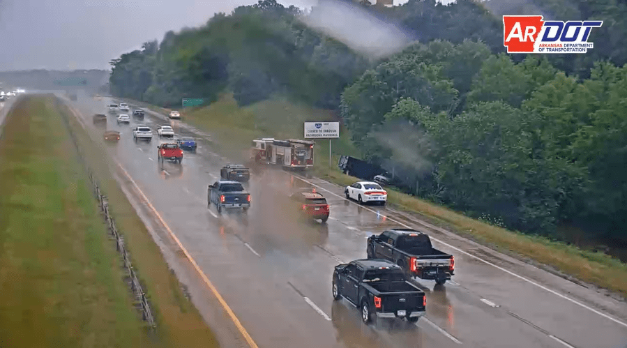 Road crews work to clean up crash on I-430 in Little Rock