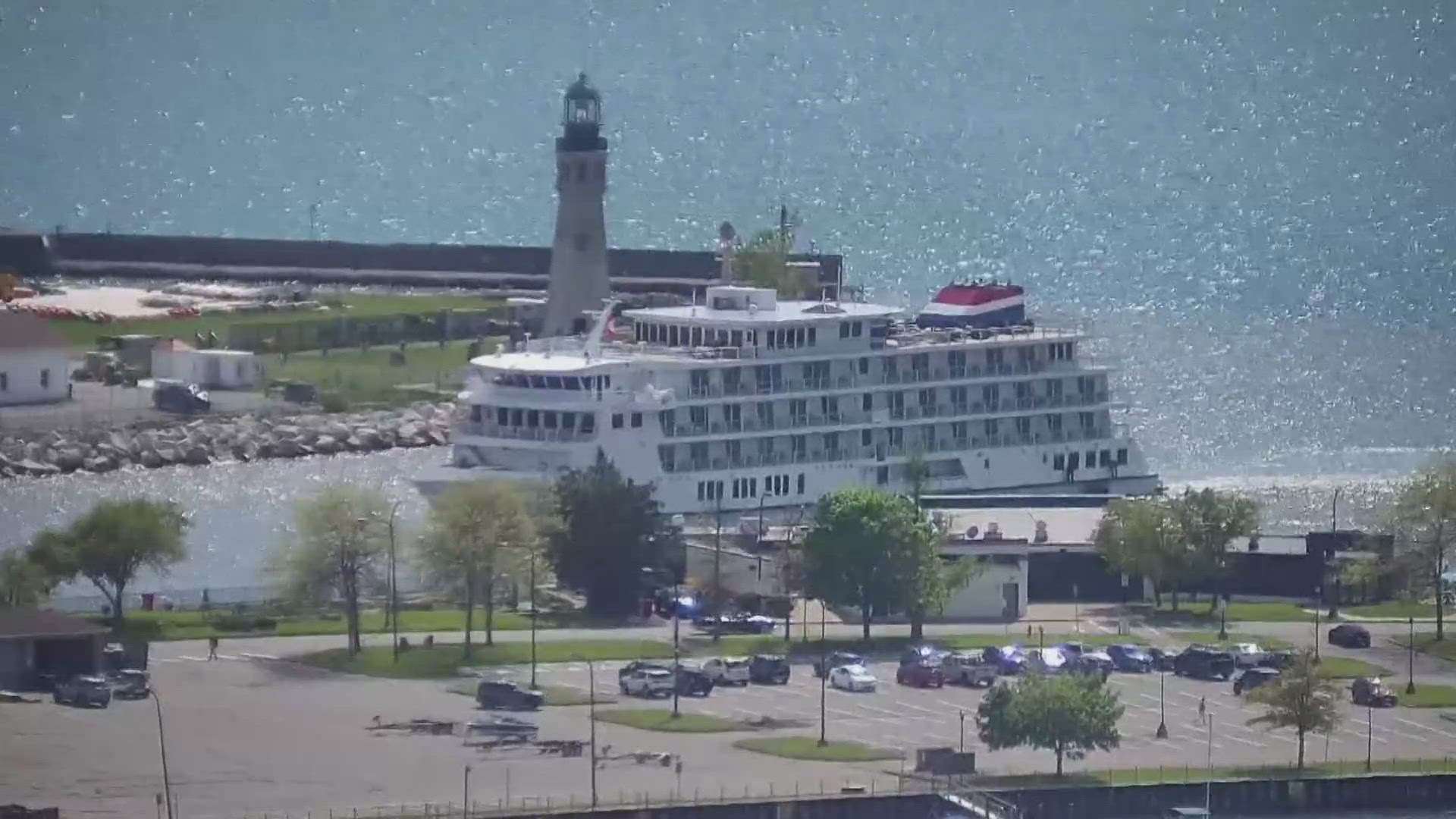 Cruise ship docks at Buffalo waterfront