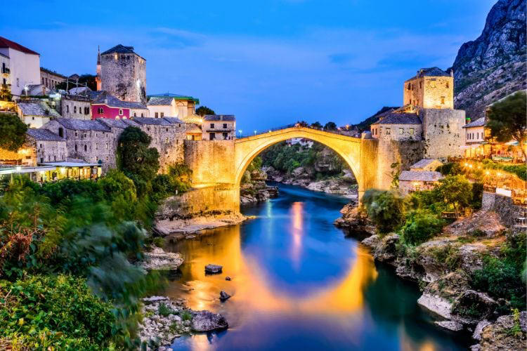 Jumping into Mostar: Bosnia-Herzegovina’s bridge, its divers and the ...