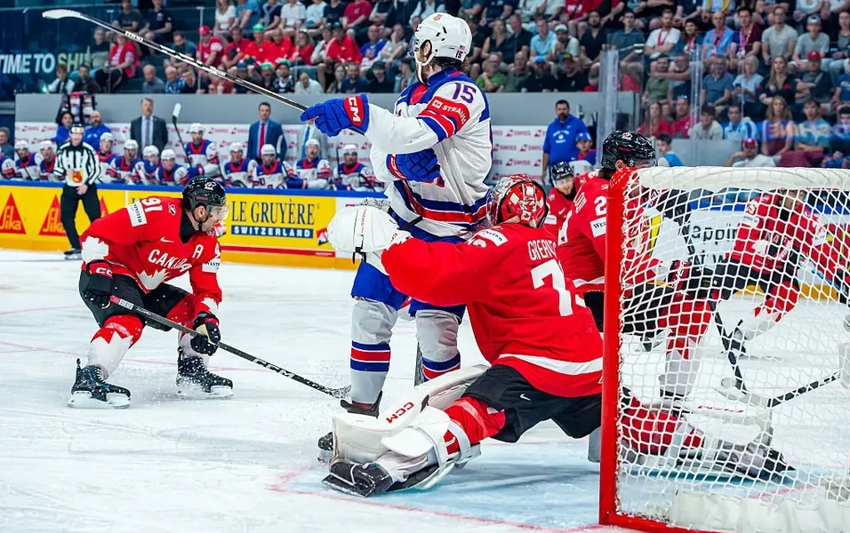 Canada shuts out USA to reach world semifinals