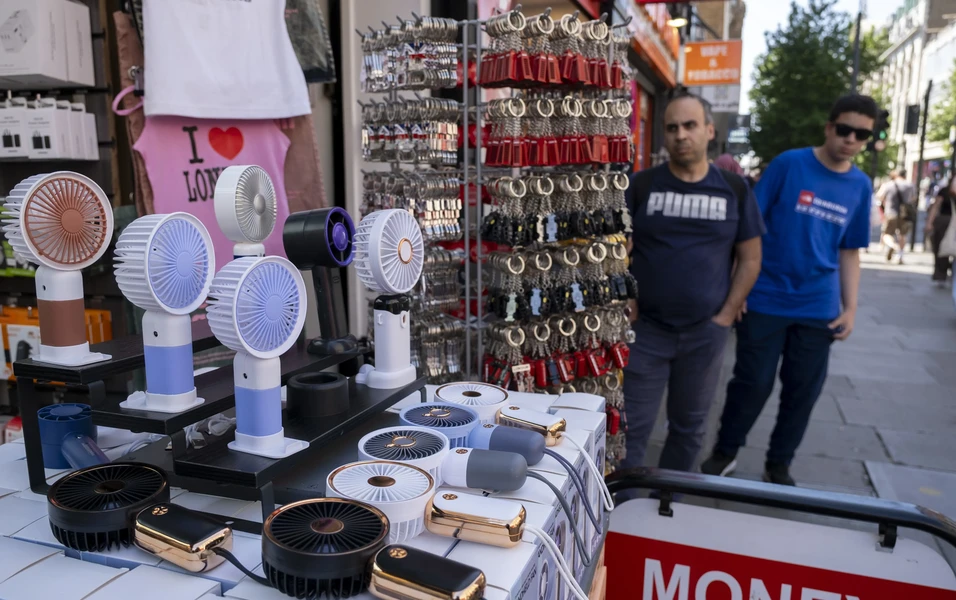 UK heatwave sparks surge in budget-friendly cooling hacks