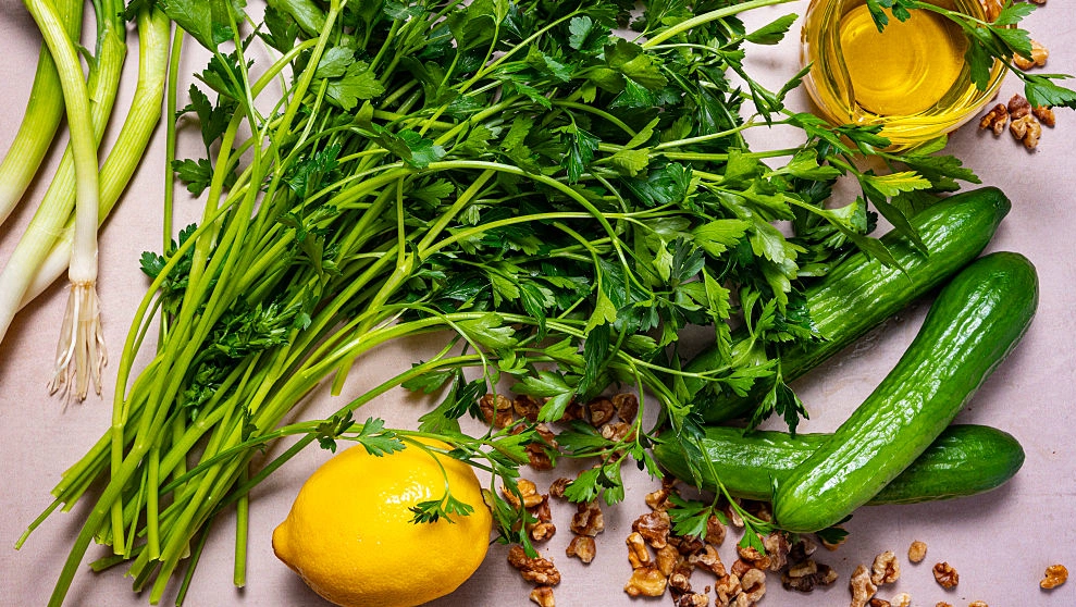 Dietitians share five key ingredients for more filling salads