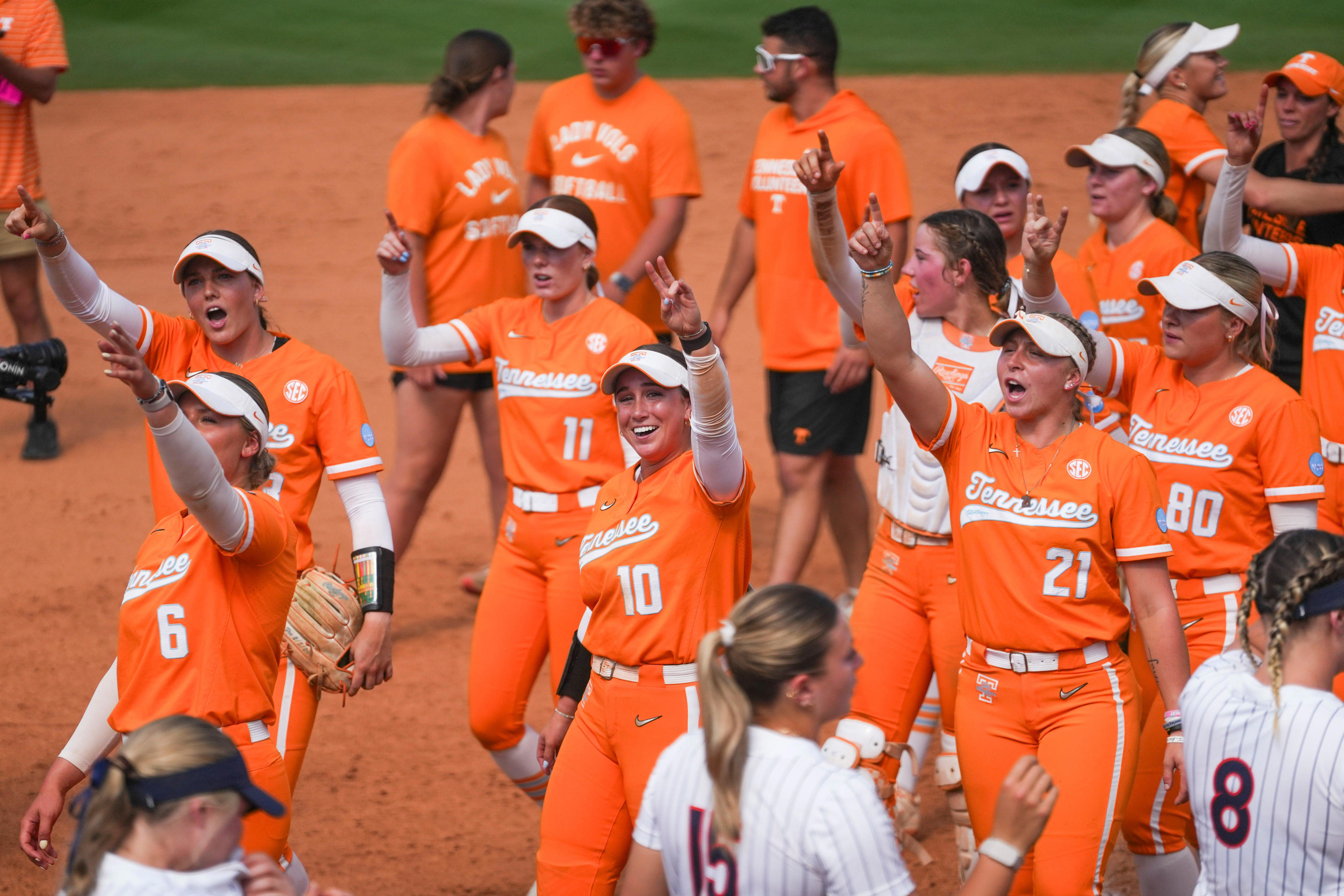 Lady Vols win first round game of College World Series, advance to ...
