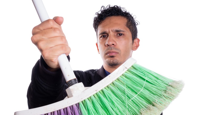 Tips on cleaning carpet without a vacuum