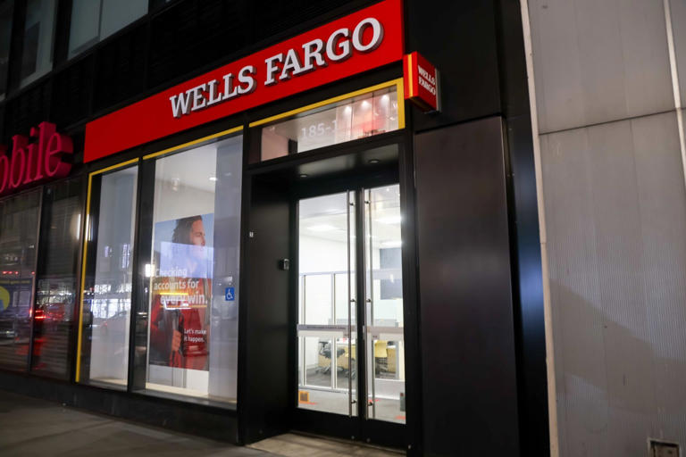 Wells Fargo leads $1.4 billion financing for Manhattan tower