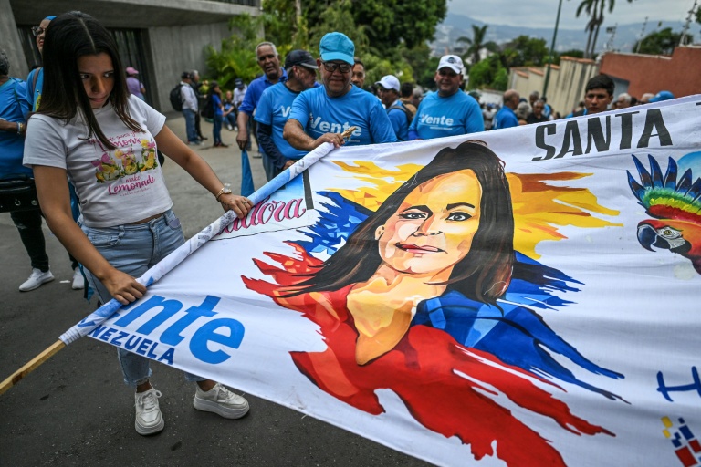 Opositora se diz determinada a negociar transição com Delcy na Venezuela