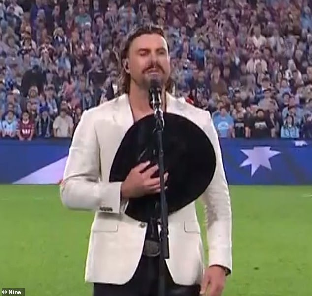 Country singer Robbie Mortimer responds to brutal criticism after State ...