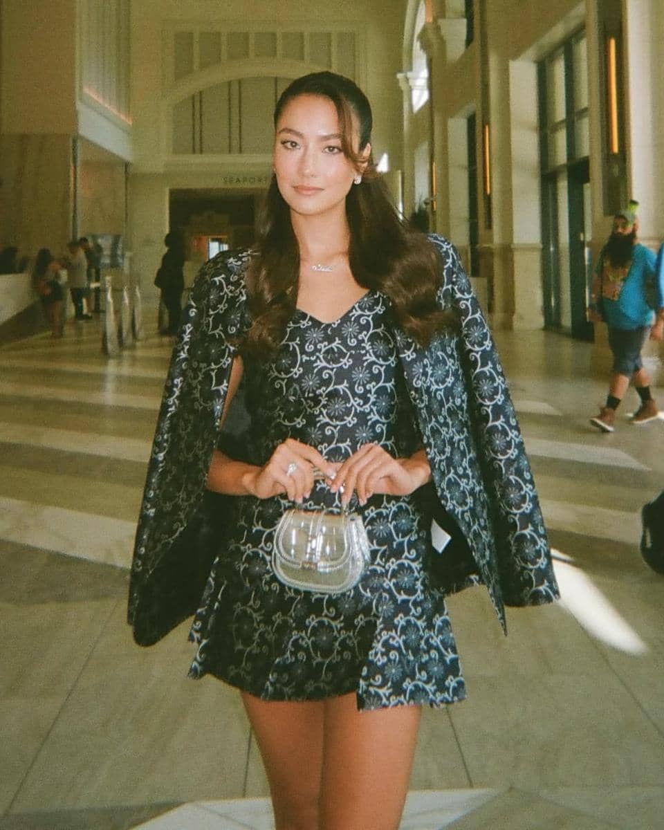 Intip gaya rambut Adeline Rudolph yang elegan untuk berbagai acara