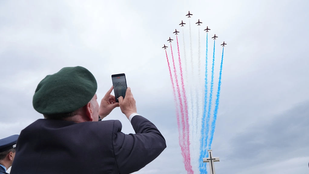 Red Arrows to transit over Northamptonshire without smoke trails