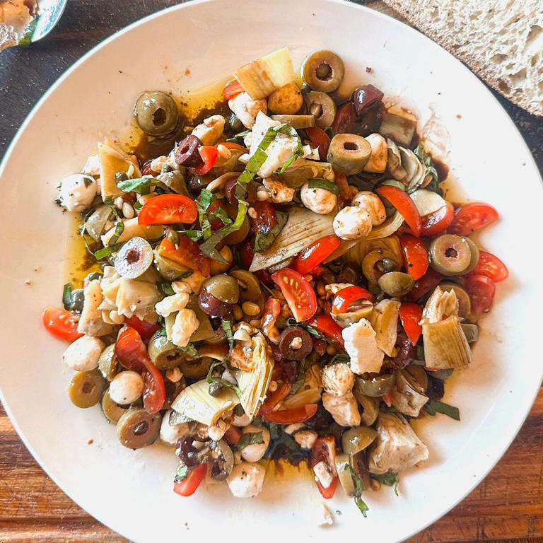 I tried the viral loaded olive oil dip, and it’s peak summer eating